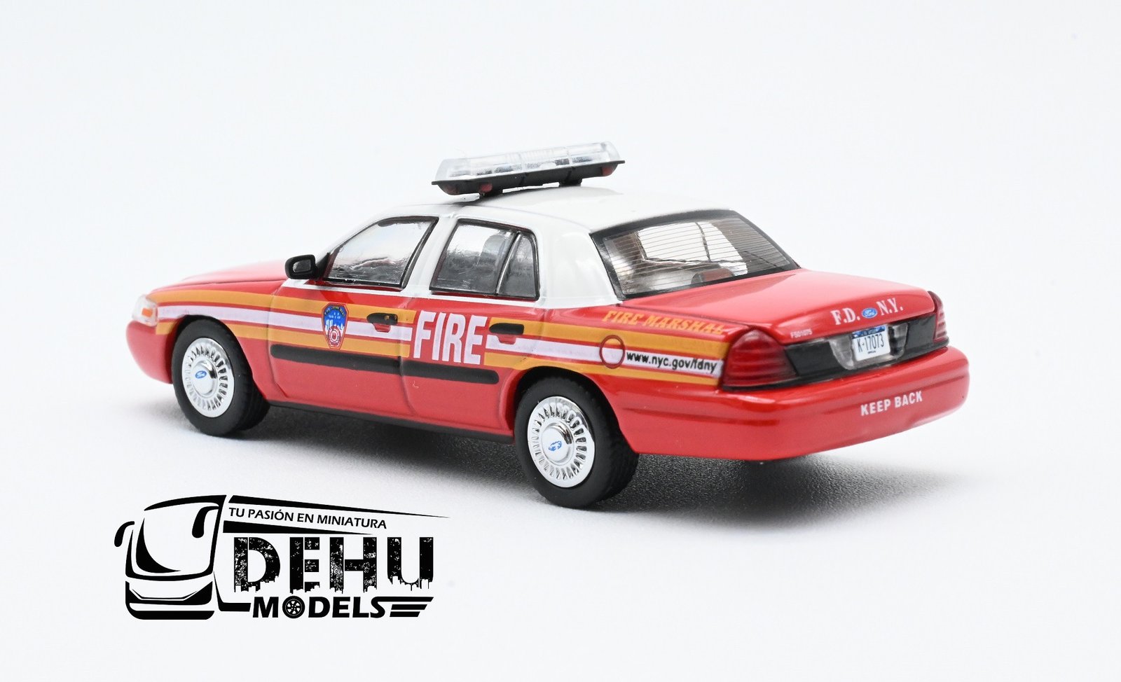 Auto a Escala 1/64 Ford Crown Victoria New York City NY Fire Dept Rojo ...