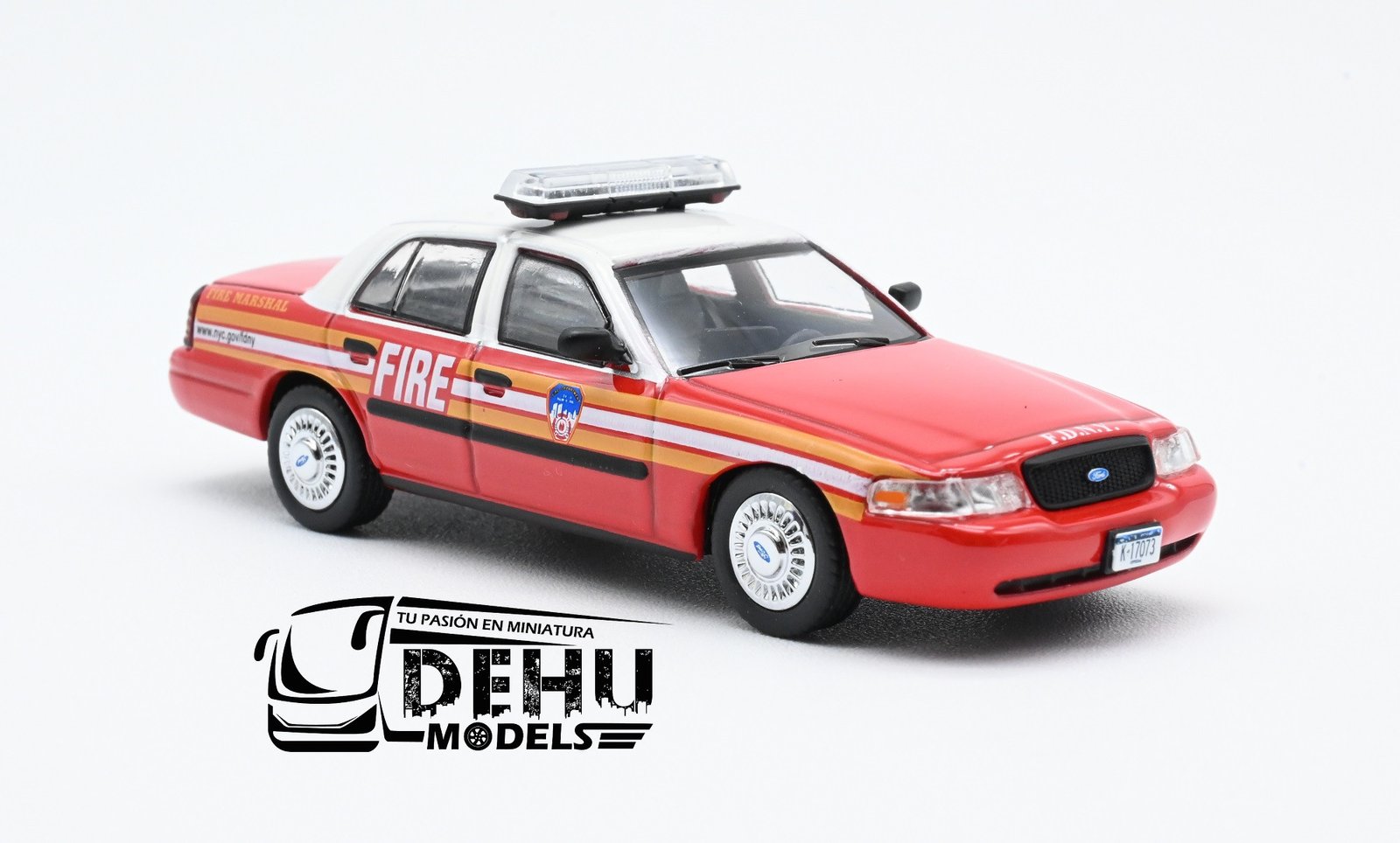 Auto a Escala 1/64 Ford Crown Victoria New York City NY Fire Dept Rojo ...