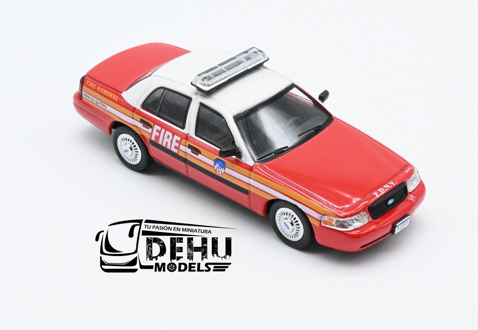 Auto a Escala 1/64 Ford Crown Victoria New York City NY Fire Dept Rojo ...